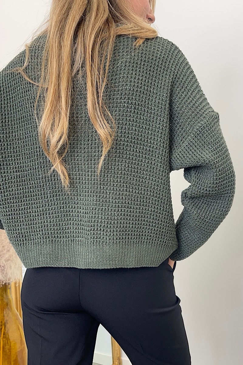 Rebeca Kaki Style – Sacha’s Closet